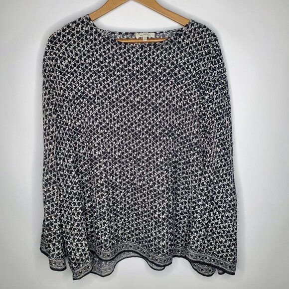 Max Studio | Tops | Max Studio Womens Black Geometric Crinkle Top Size ...